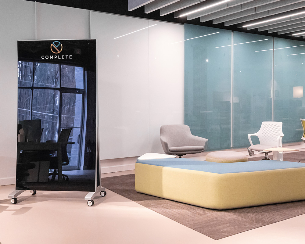 Flex™ Mobile rolling glassboard | Clarus